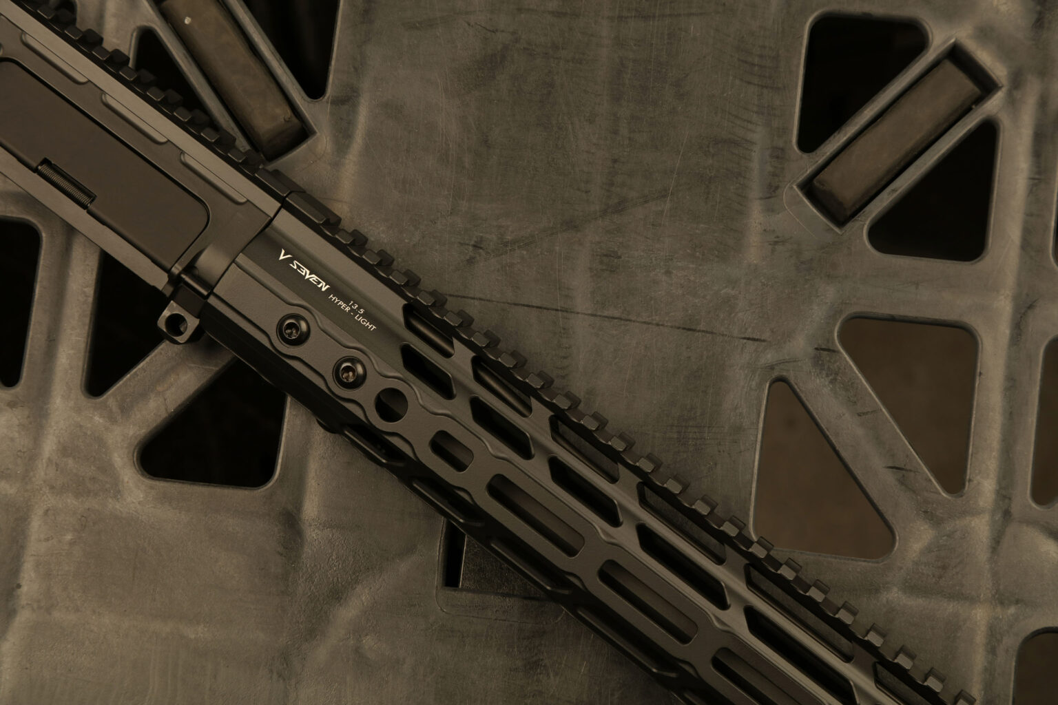 V Seven Magnesium Hyper-Light M-LOK Handguard AR15 - UN12Magazine