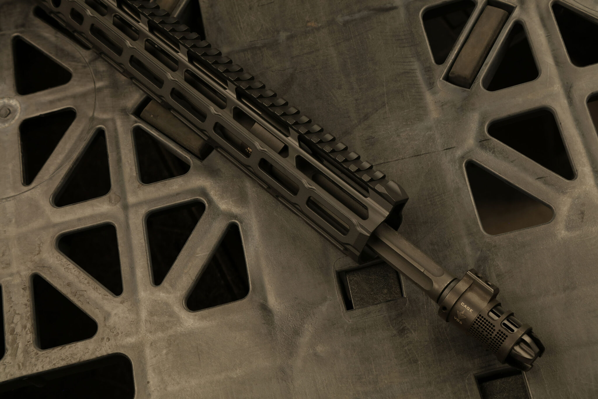 V Seven Magnesium Hyper-Light M-LOK Handguard AR15 - UN12Magazine