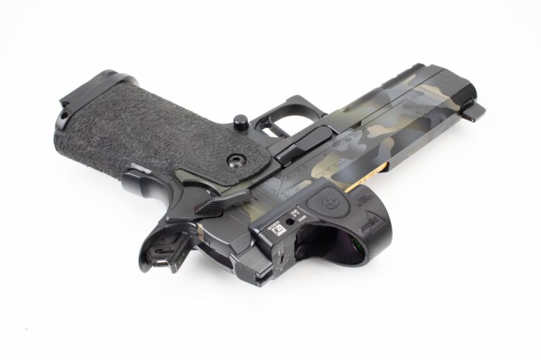 Triarc TRI-11 - UN12Magazine