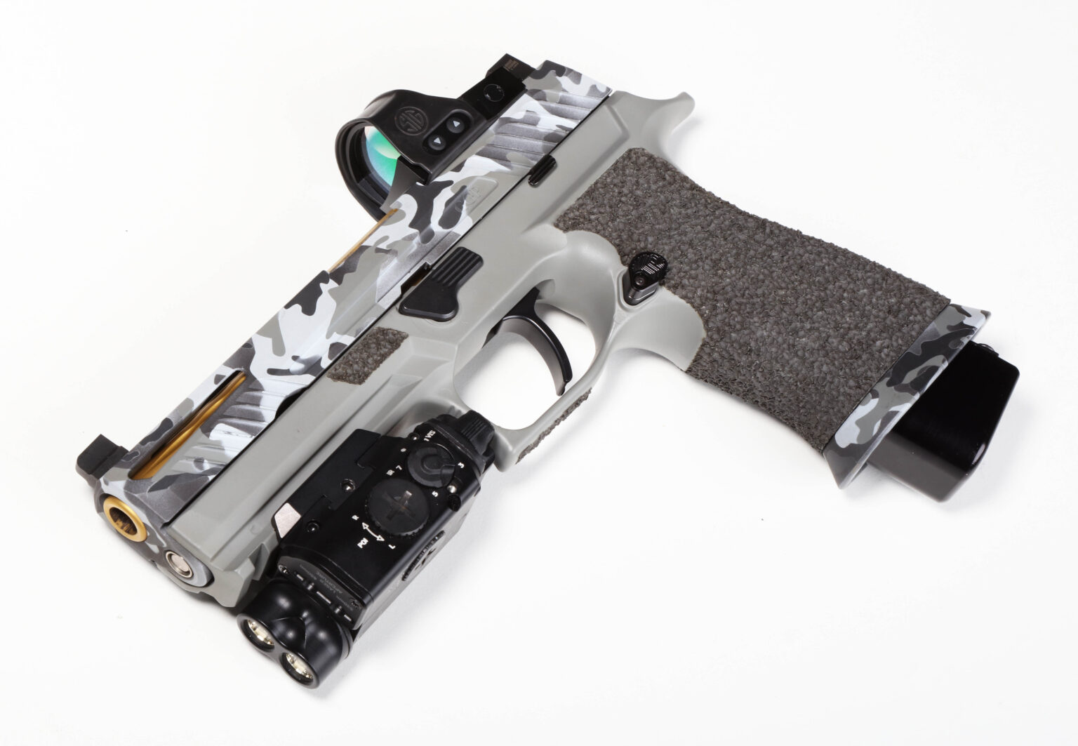 Customized SIG Sauer P320 - UN12Magazine