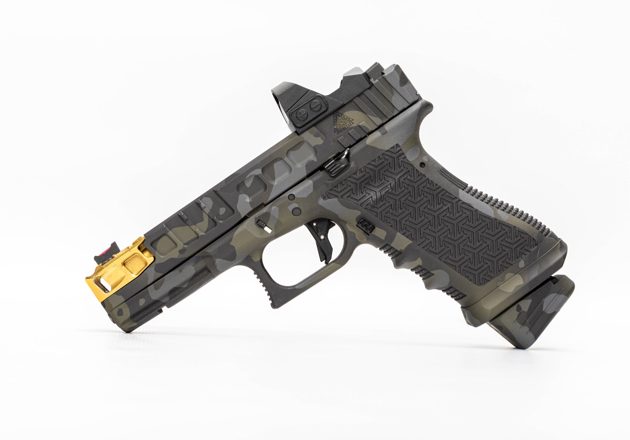 Dueling Glocks - UN12Magazine