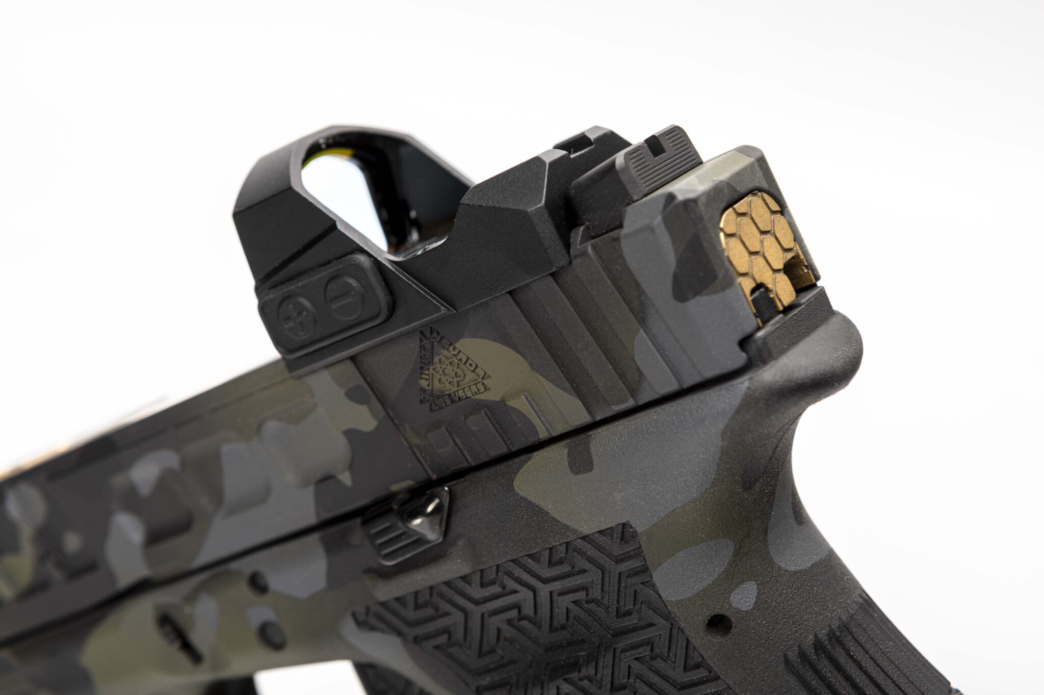 Dueling Glocks - UN12Magazine