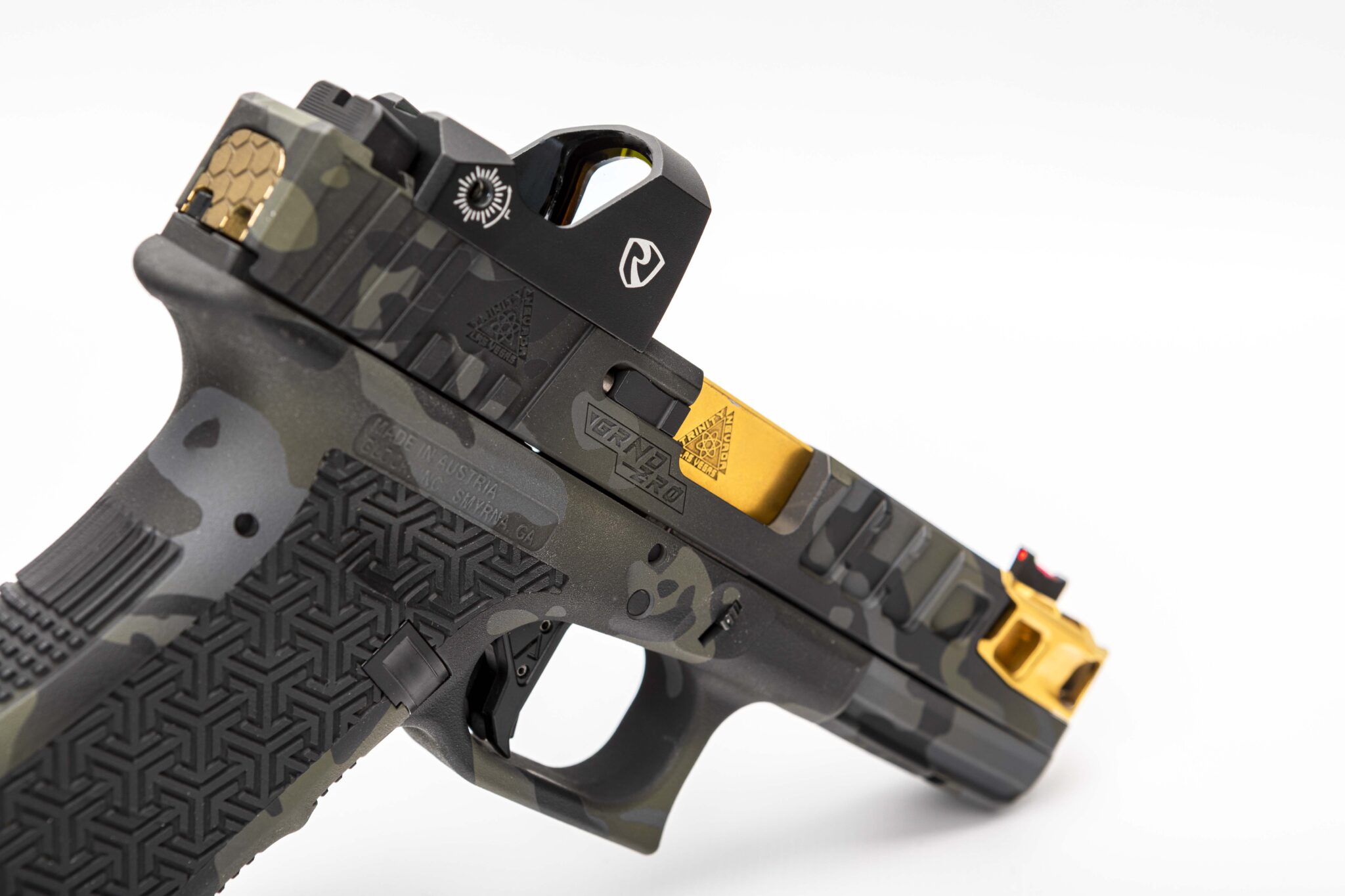 Dueling Glocks - UN12Magazine