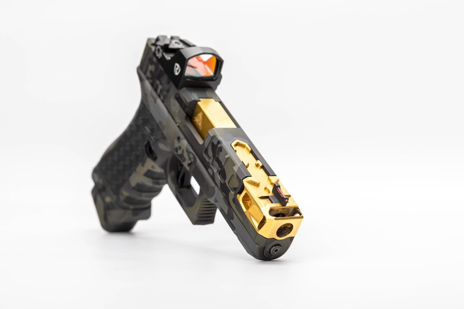 Dueling Glocks - UN12Magazine