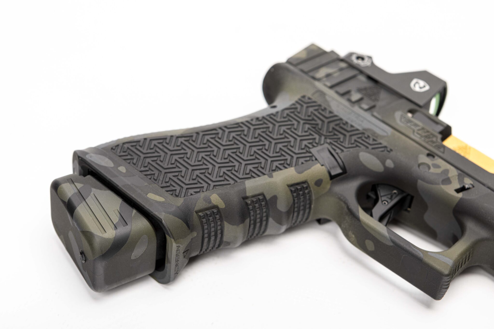 Dueling Glocks - UN12Magazine