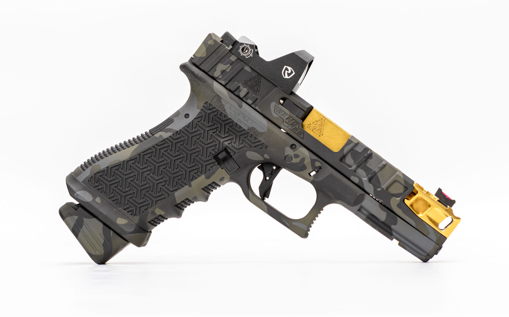 Dueling Glocks - UN12Magazine