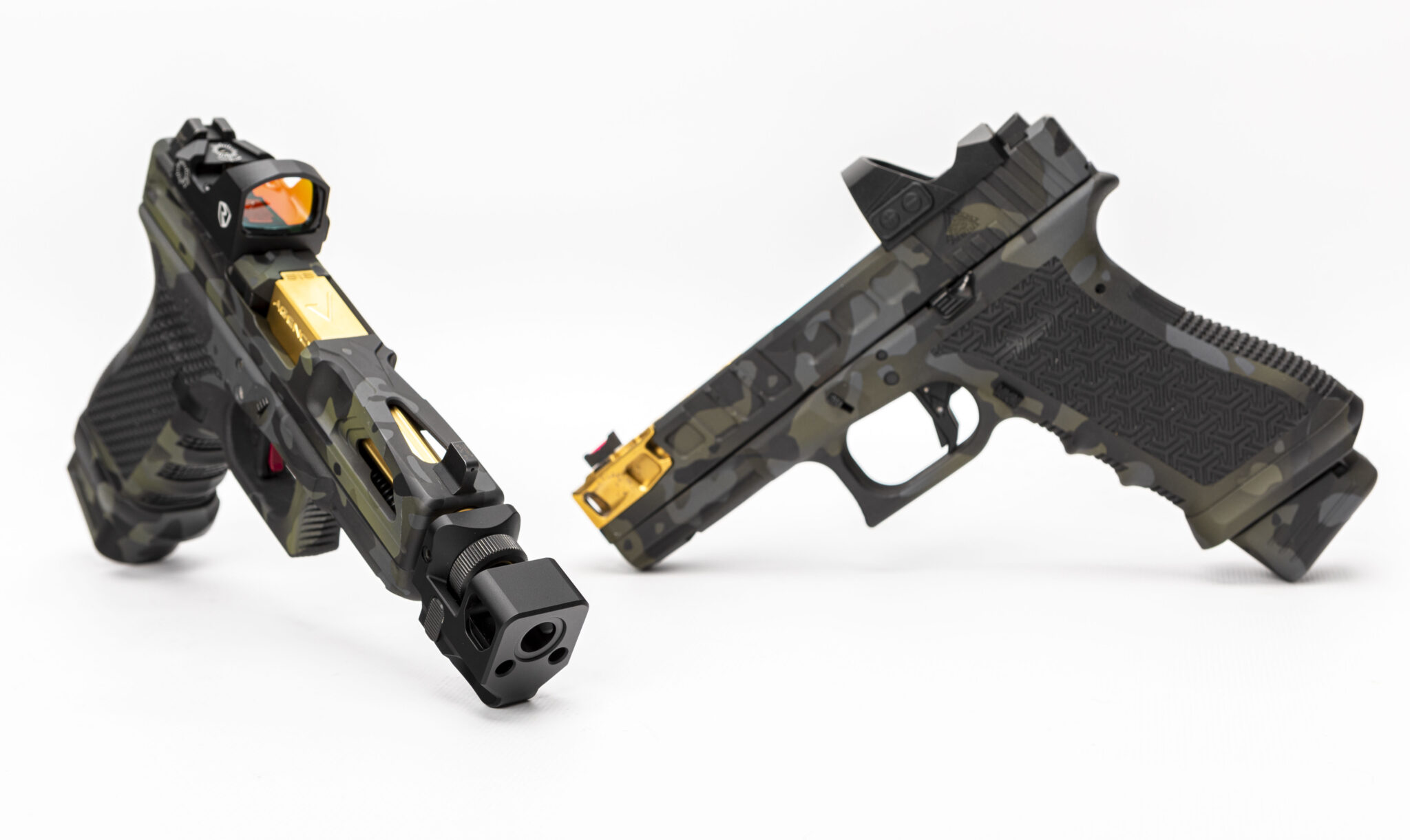 Dueling Glocks – UN12Magazine