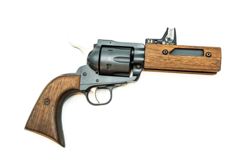 Red-Dot Ruger Blackhawk - UN12Magazine